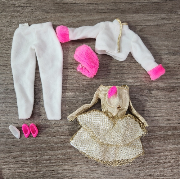 Mattel | Toys | Vintage 992 Barbie Day To Night 2 Fashion Set Winter Dazzle Clothing Lot | Poshmark